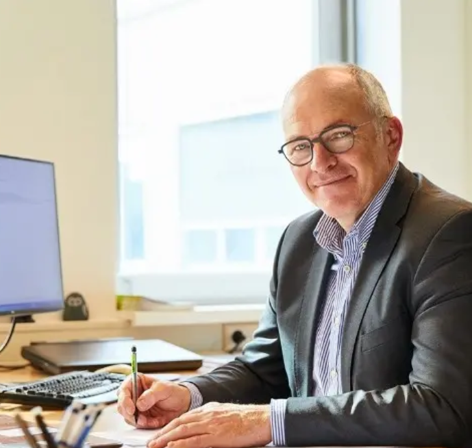 Scaling up in human tissue culture - News - Maastricht University
